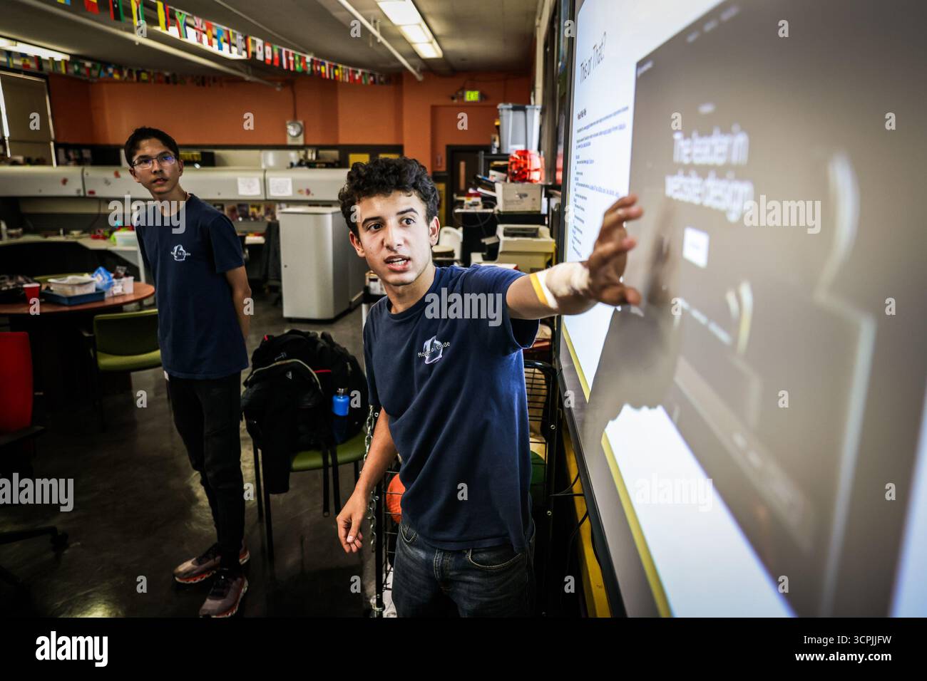 Jacob Shaul, center, teaches an after school program called "Mode to ...