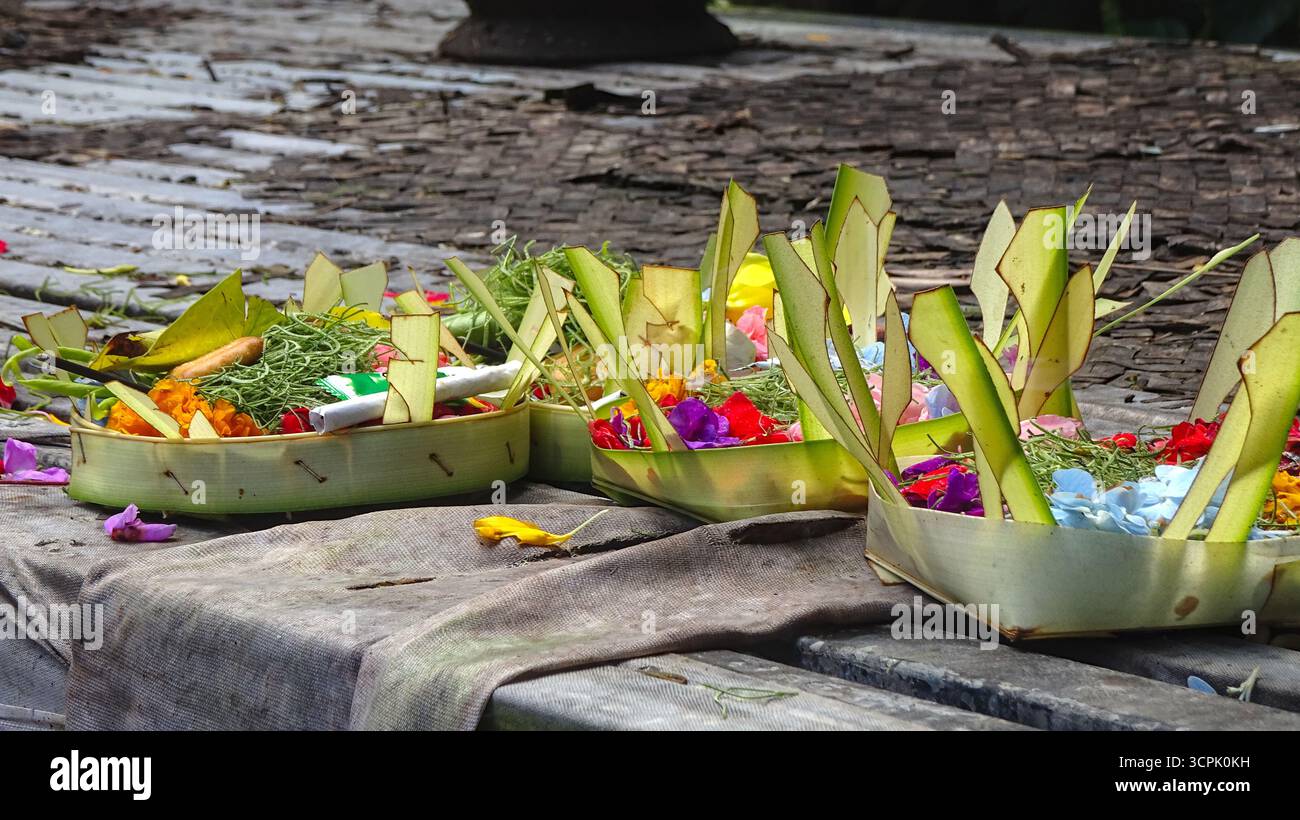Close-up of offerings in a Hindu temple in Bali Stock Photo - Alamy