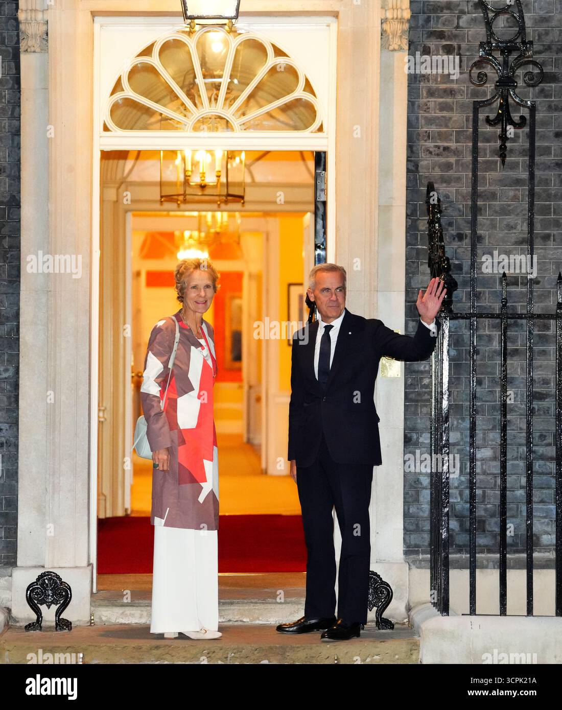 Prime Minister Mark Carney and wife Diana Fox Carney arrive to 10 ...