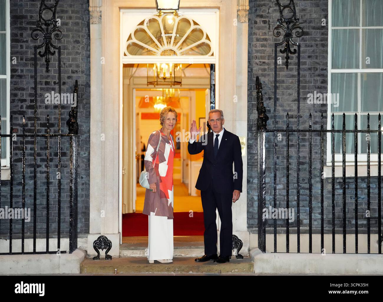 Prime Minister Mark Carney and wife Diana Fox Carney arrive to 10 ...