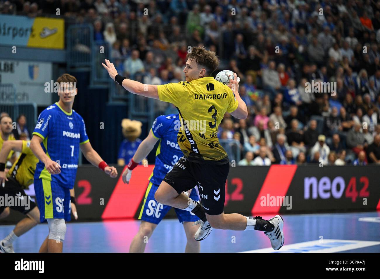 Max Haefner (TVB Stuttgart 3) beim Sprungwurf GER, VfL Gummersbach vs ...