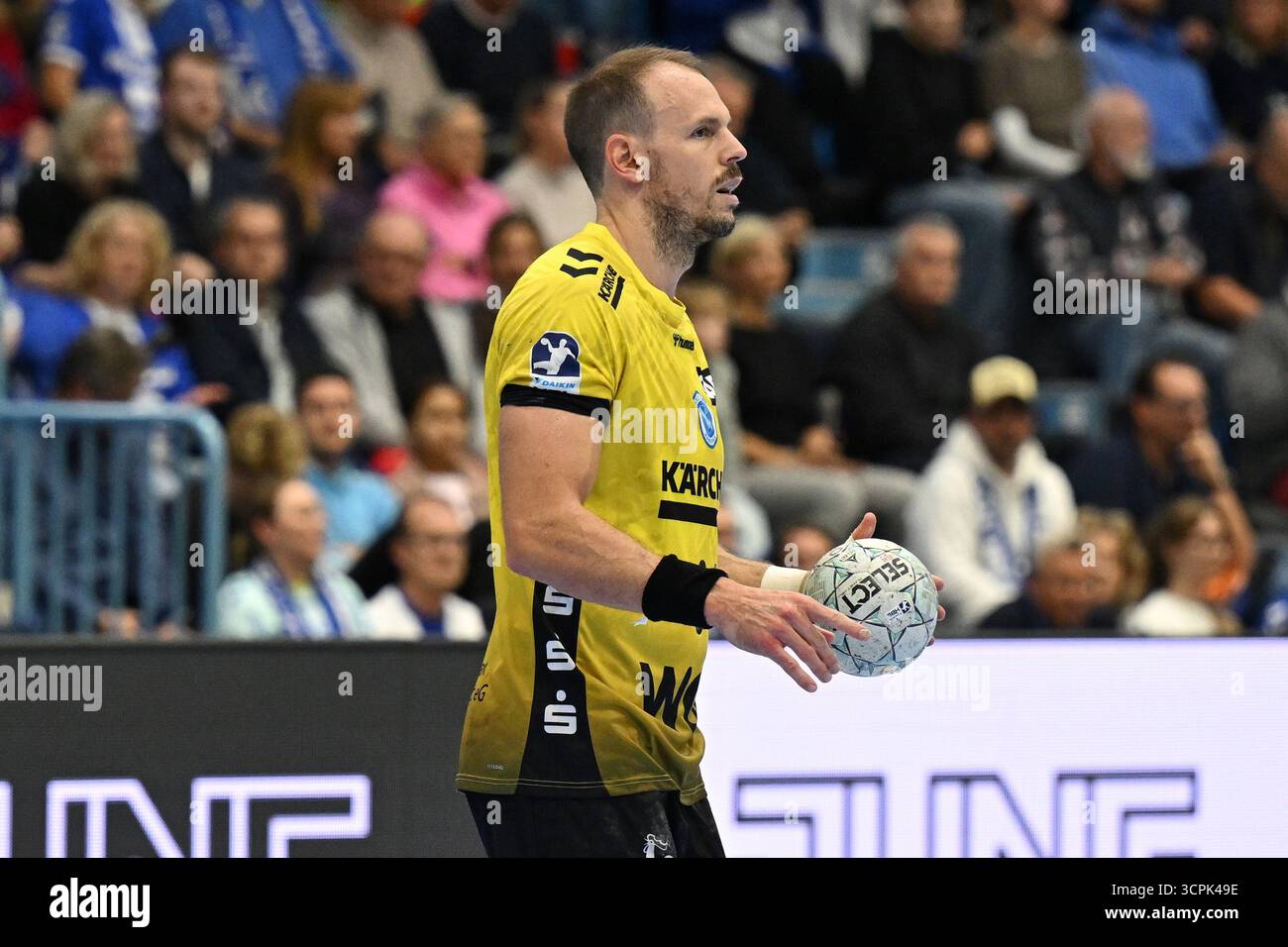 Solobild Kai Haefner (TVB Stuttgart 34) GER, VfL Gummersbach vs. TVB ...