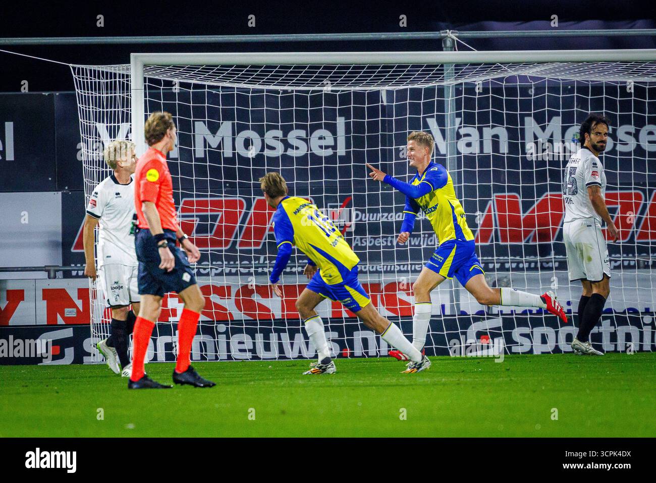WAALWIJK , 26-09-2025 , Mandemakers Stadion , Season 2025 / 2026 ...