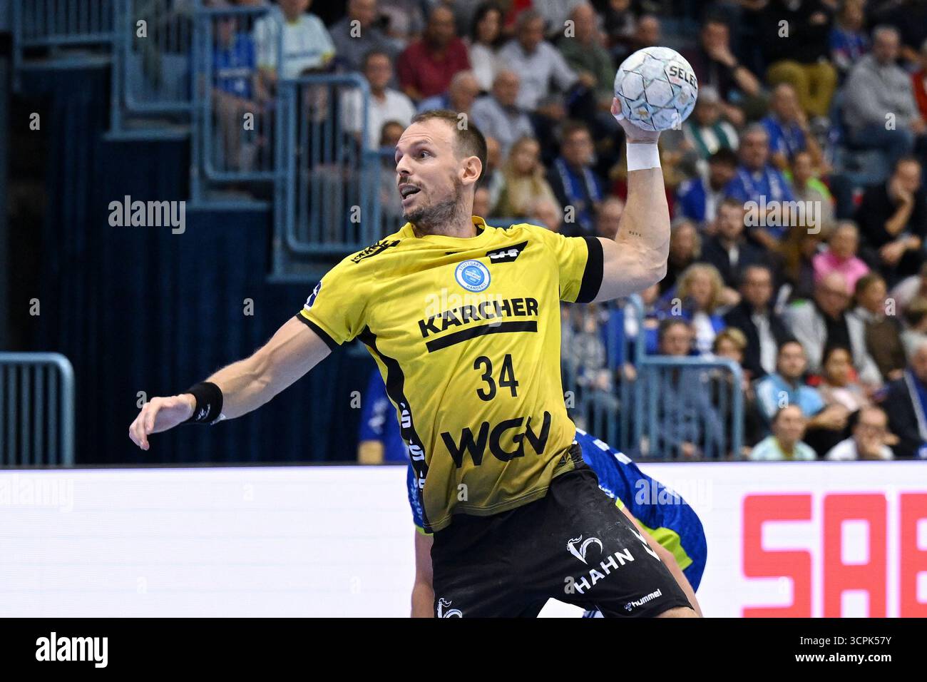 Kai Haefner (TVB Stuttgart 34) beim 7 Meter Wurf GER, VfL Gummersbach ...