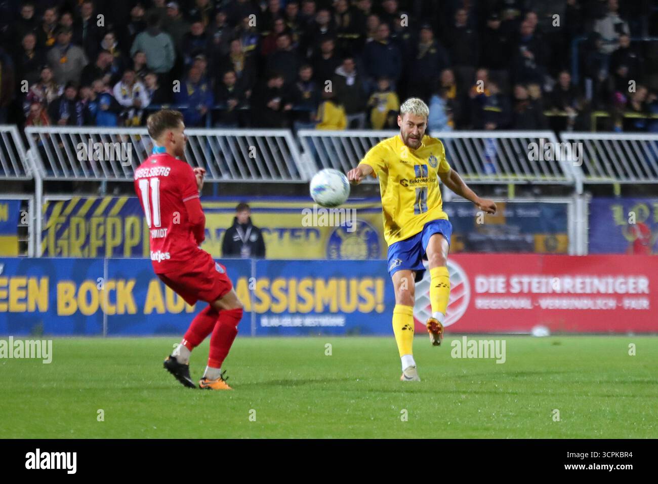 David Gr?zinger (27, Lok Leipzig). Fu?ball, Regionalliga Nordost ...