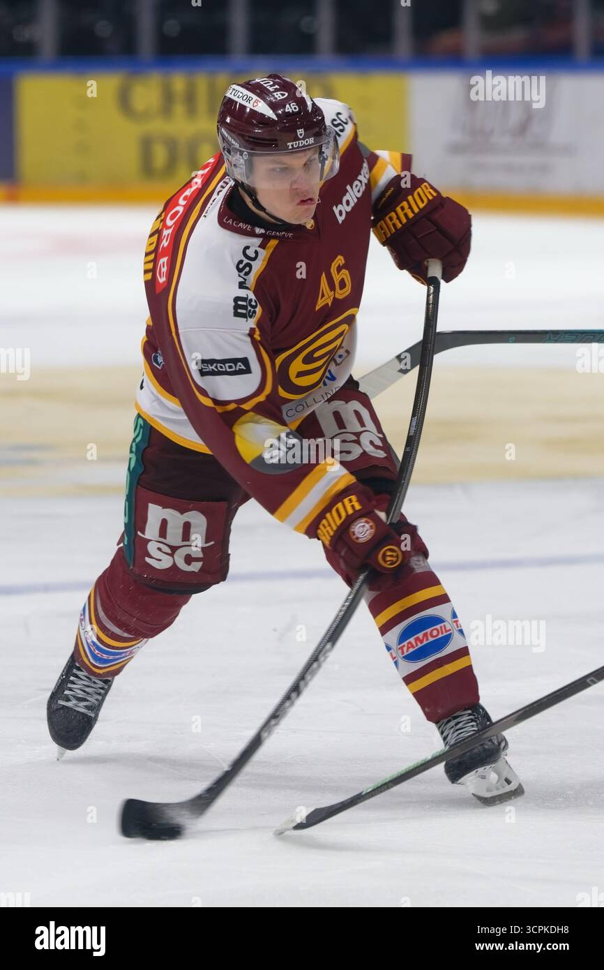 Vili Saarijarvi (46 Geneve-Servette HC) shoots the puck (action) during ...