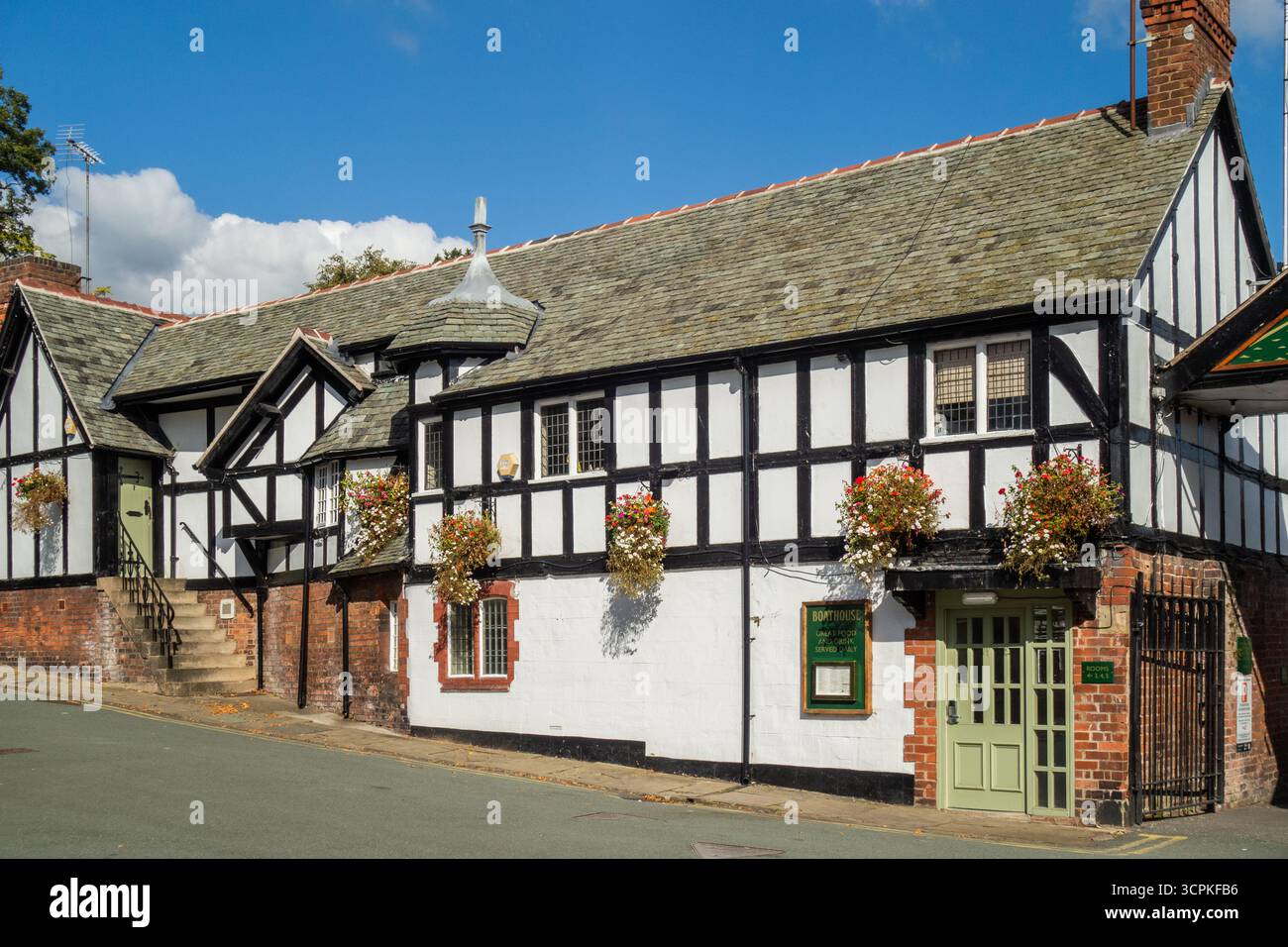 Boathouse rooms hi-res stock photography and images - Alamy