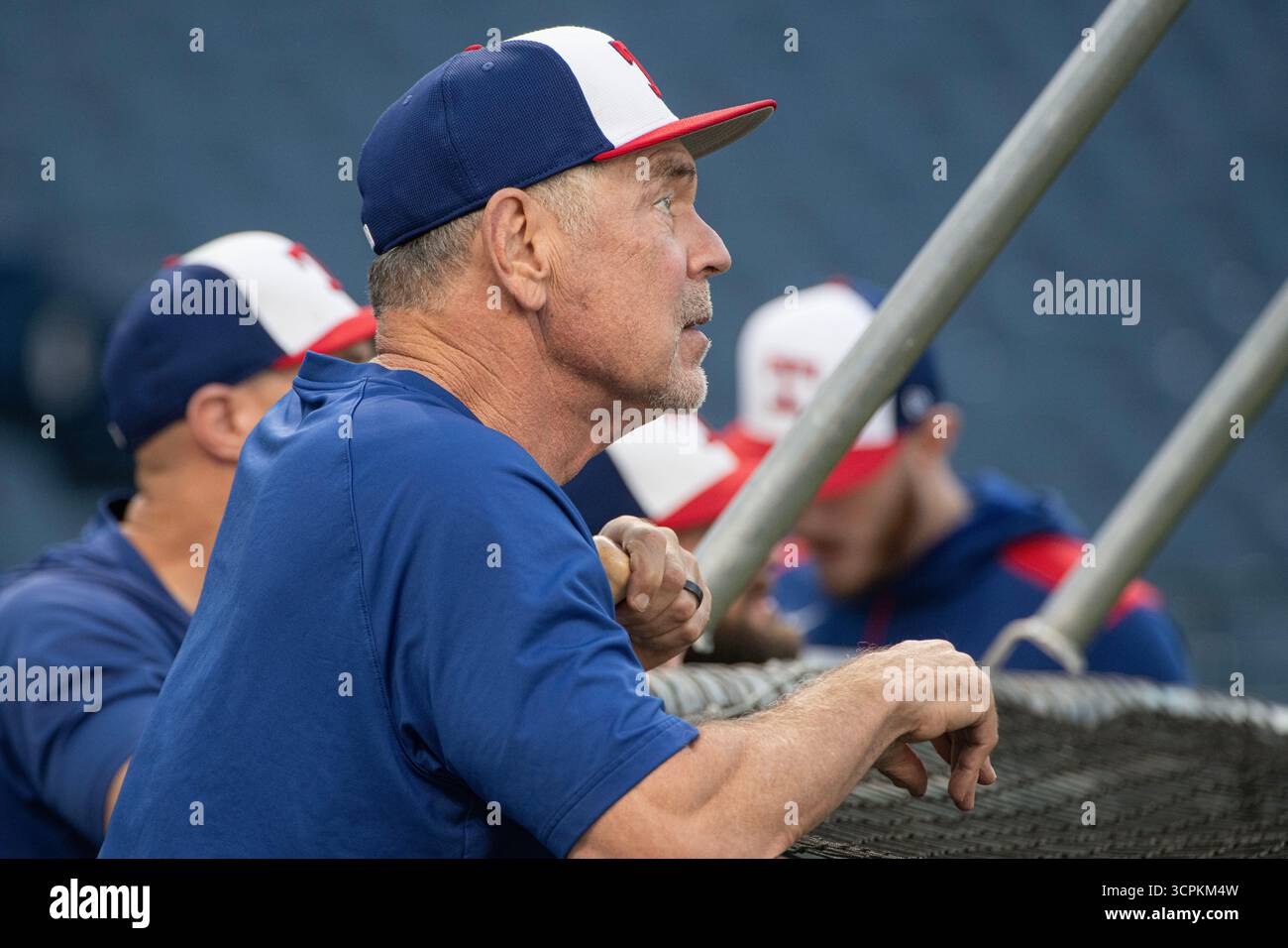 Texas Rangers manager Bruce Bochy watches the Rangers batting practice ...
