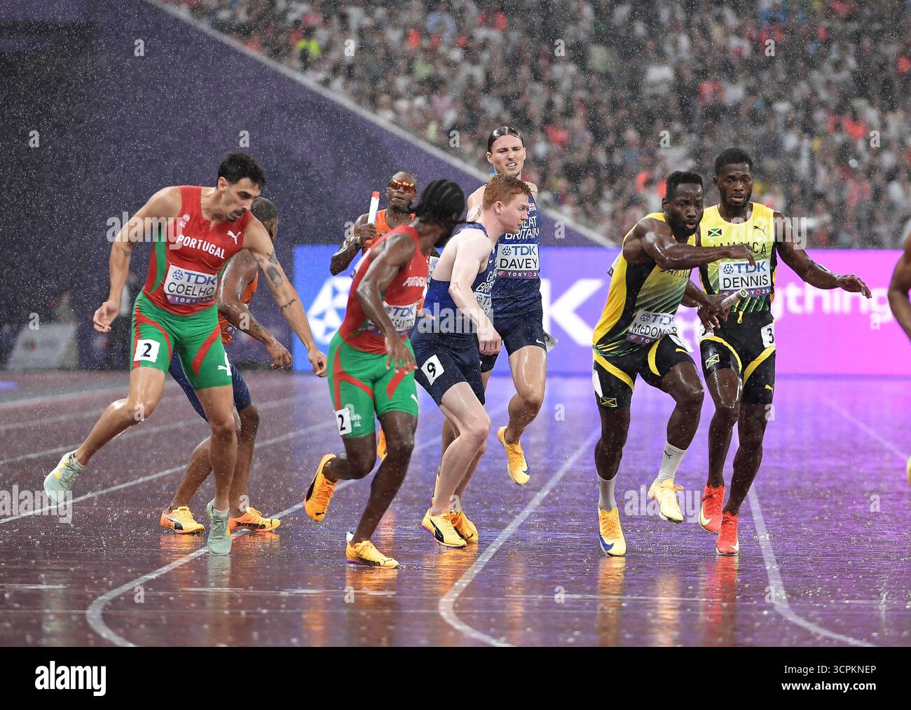 Rusheen McDonald of Jamaica competing in the 4x400m relay final at the ...