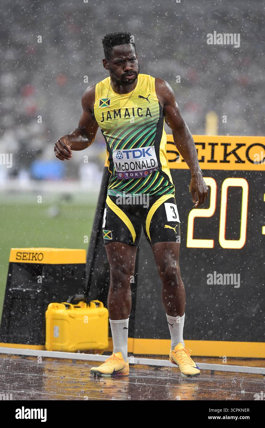 Rusheen McDonald of Jamaica competing in the 4x400m relay final at the ...