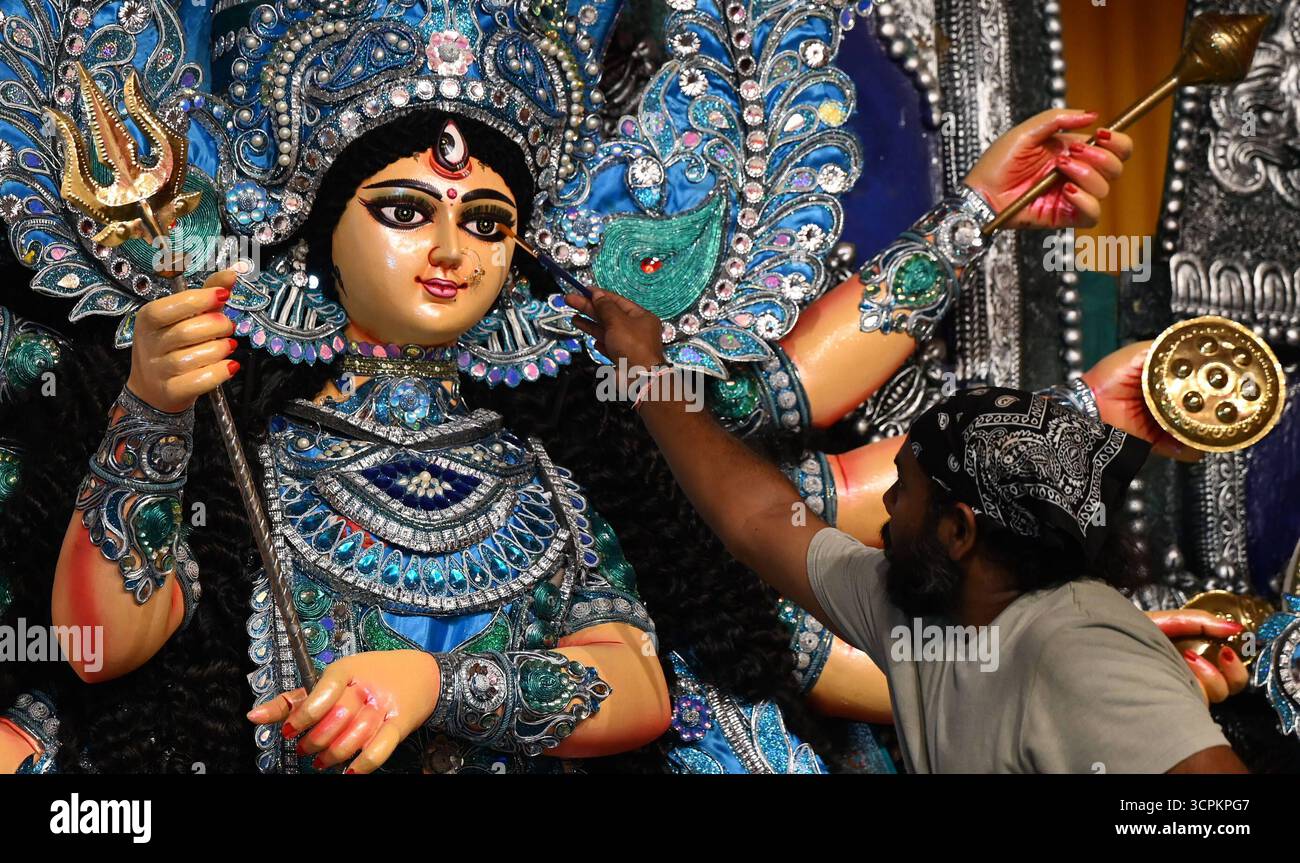 NEW DELHI, INDIA - SEPTEMBER 26: Artist form Kolkata decorated Durga ...