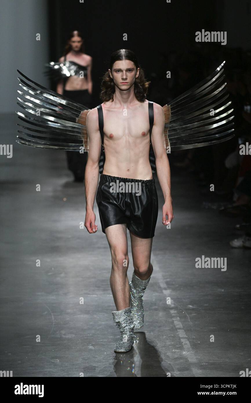 Spring summer 2026 fashion show hi-res stock photography and images - Alamy