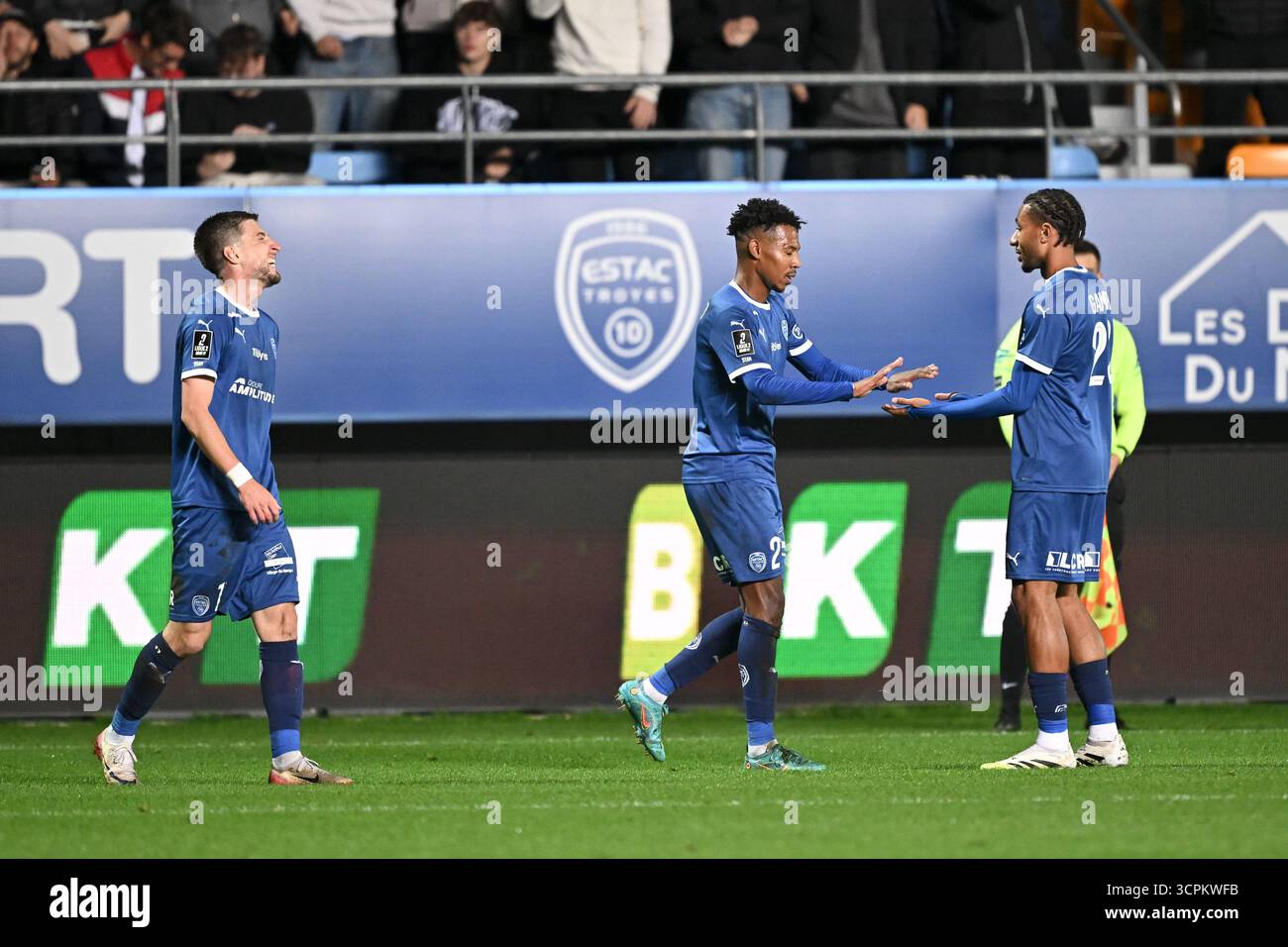 17 Antoine MILLE (estac) - 21 Tawfik BENTAYEB (estac) during the Ligue ...