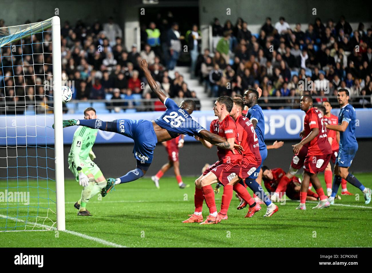25 Paolo GOZZI (estac) during the Ligue 2 BKT match between Troyes and ...