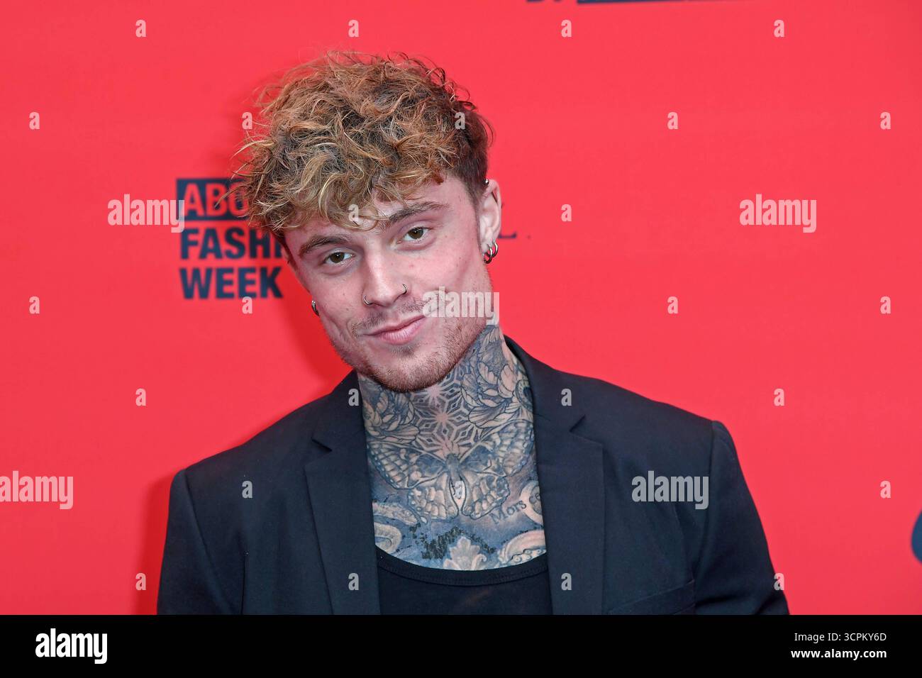 Samuel Dohmen beim ABOUT YOU FASHION BALL im Schmidts Tivoli in Hamburg ...