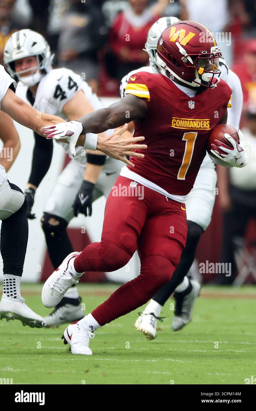 Washington Commanders wide receiver Deebo Samuel Sr. (1) runs with the ...