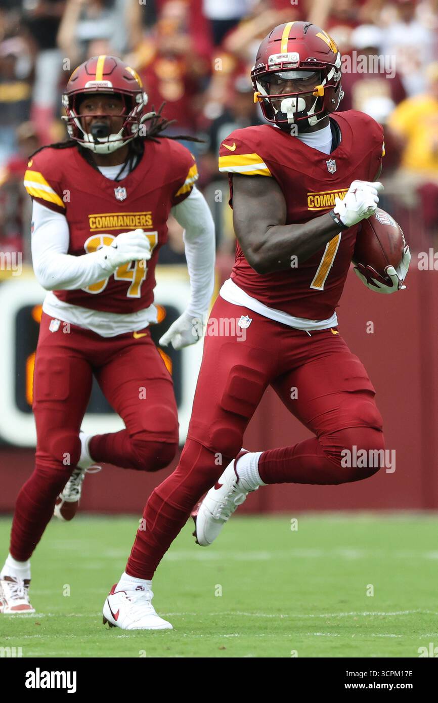 Washington Commanders wide receiver Deebo Samuel Sr. (1) runs with the ...