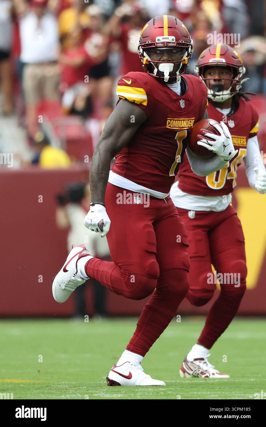 Washington Commanders wide receiver Deebo Samuel Sr. (1) runs with the ...