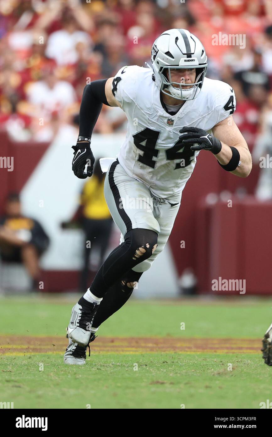 Las Vegas Raiders Linebacker Tommy Eichenberg 44 Rushes During An Nfl