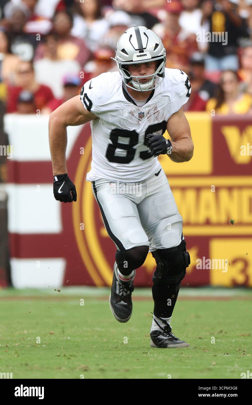 Las Vegas Raiders tight end Brock Bowers (89) runs a route during an ...