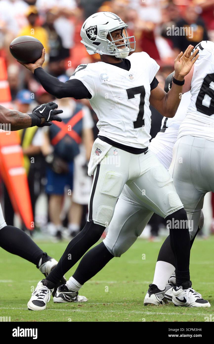 Las Vegas Raiders quarterback Geno Smith (7) throws the ball during an ...
