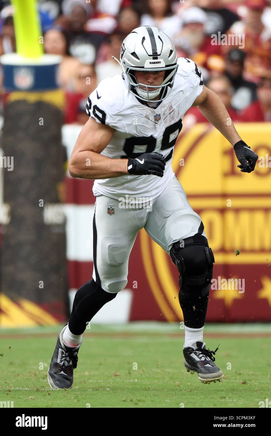 Las Vegas Raiders tight end Brock Bowers (89) runs a route during an ...