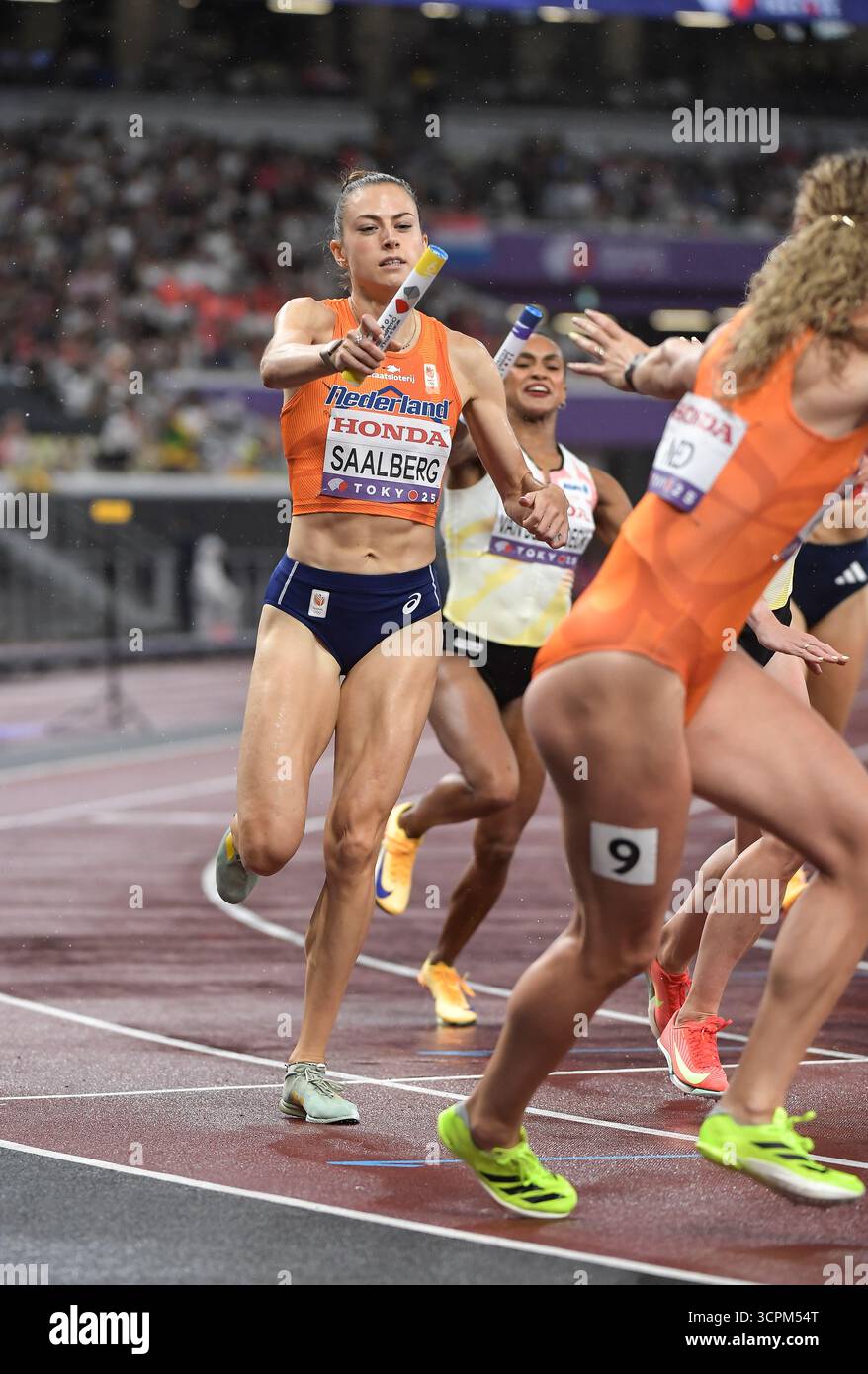 Eveline Saalberg of the Netherlands competing in the 4x400m women’s ...