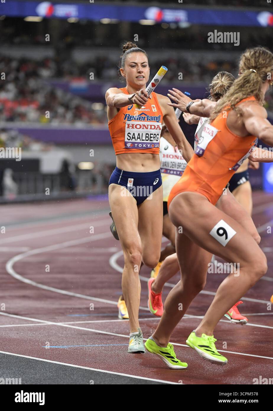 Eveline Saalberg of the Netherlands competing in the 4x400m women’s ...