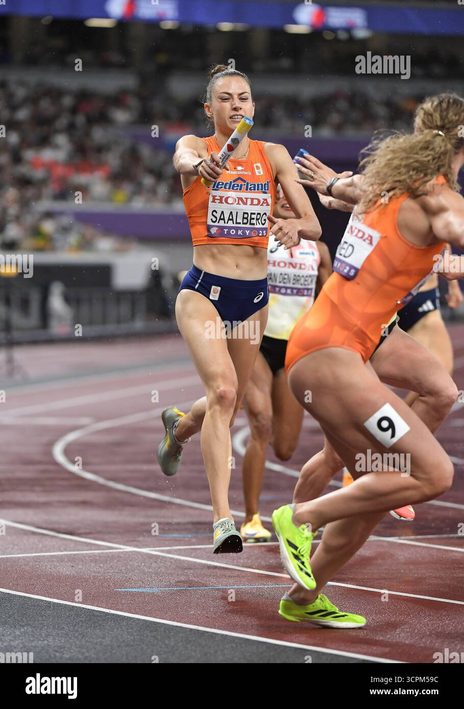 Eveline Saalberg of the Netherlands competing in the 4x400m women’s ...