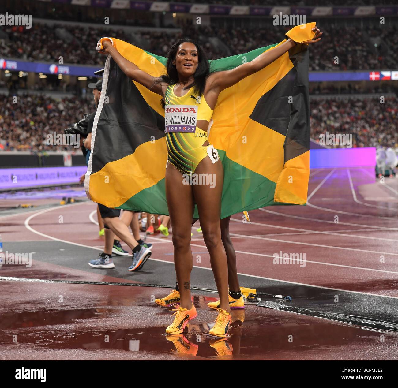 Stacey Williams of Jamacia competing in the 4x400m women’s relay final ...