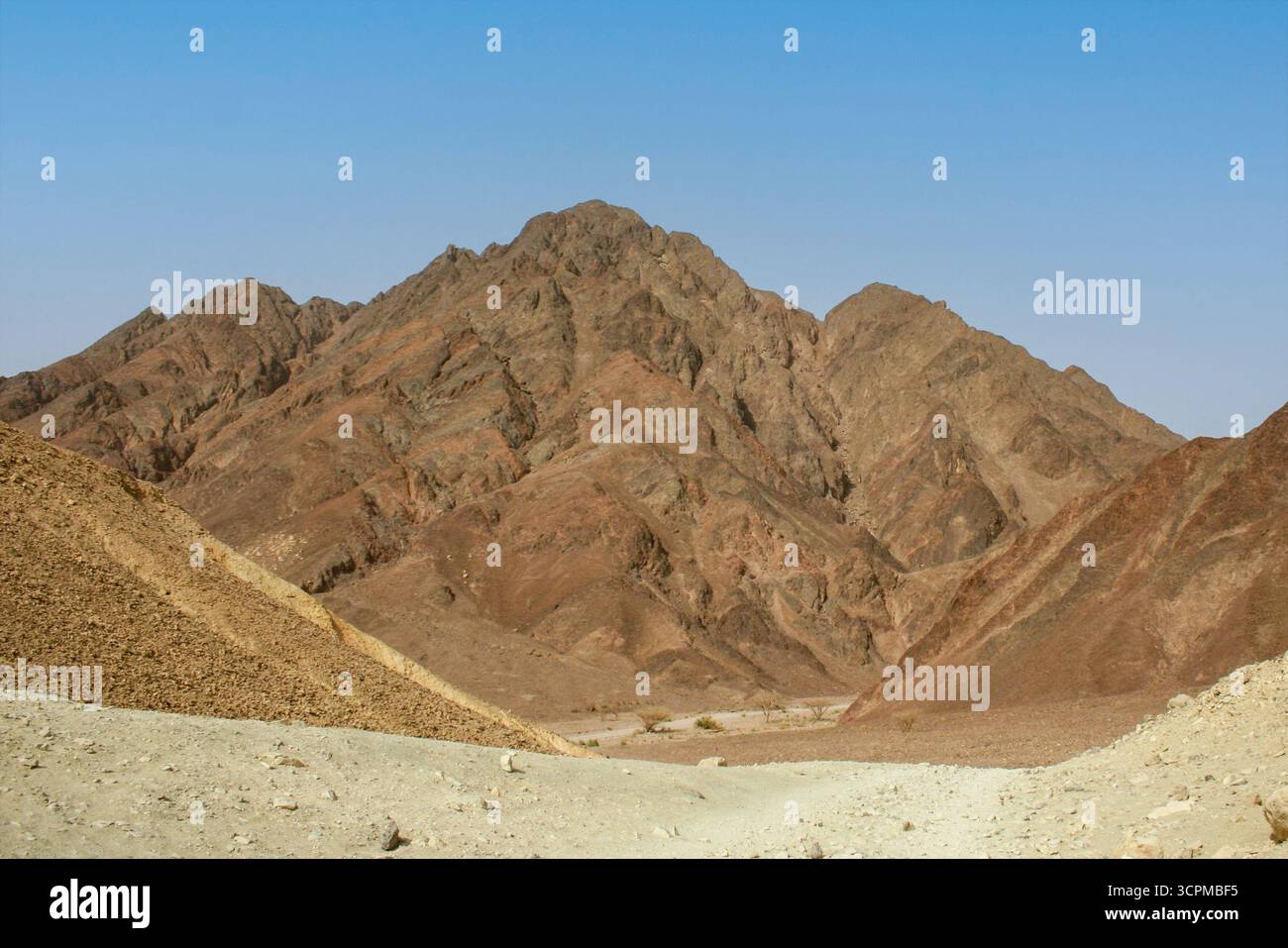 Colorful red earth sand hi-res stock photography and images - Alamy