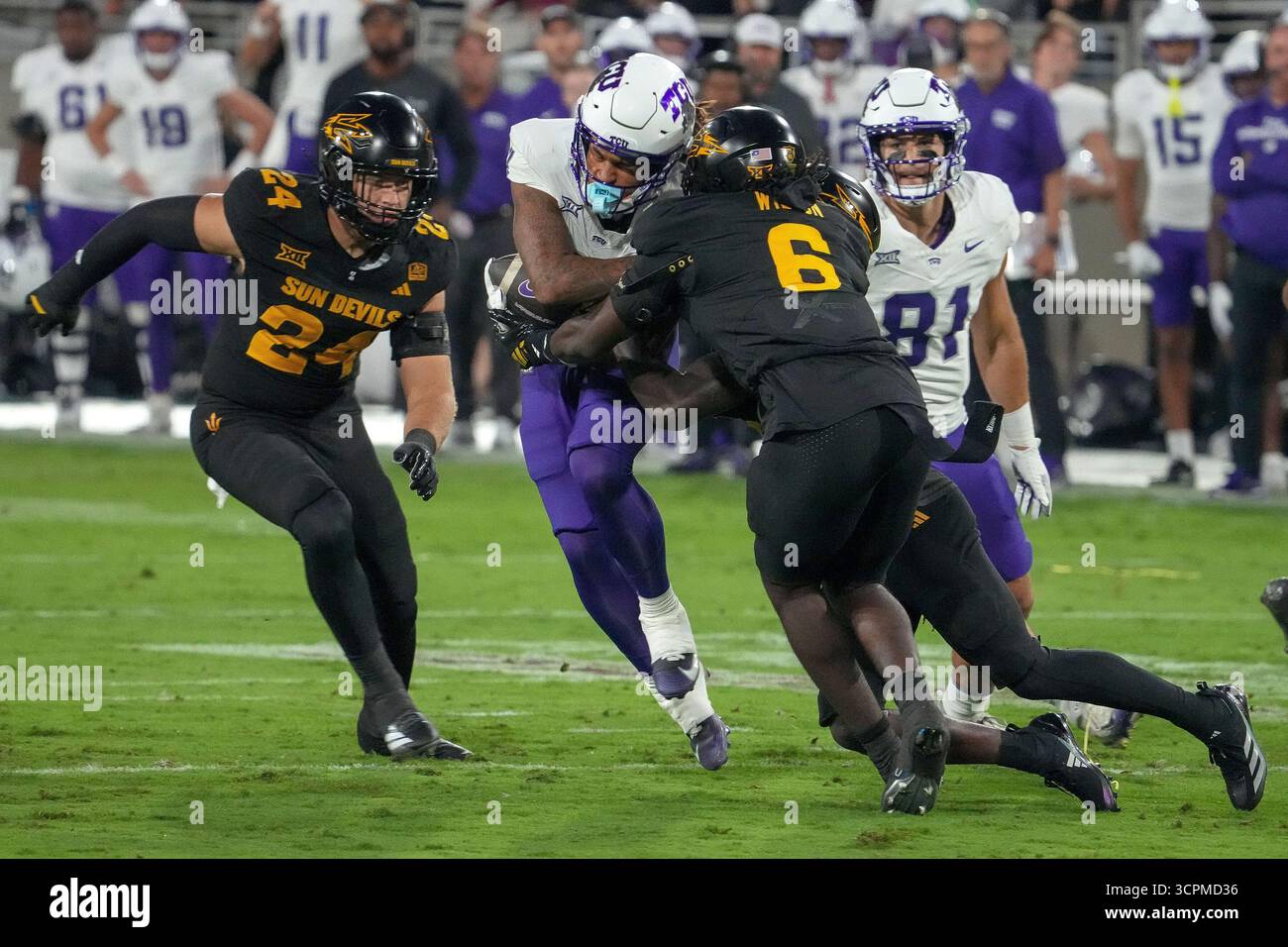 TCU Horned Frogs wide receiver Jordan Dwyer (7) runs between Arizona ...