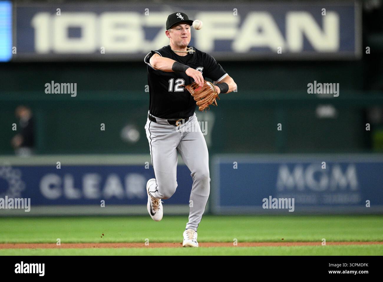 Chicago White Sox shortstop Colson Montgomery (12) throws to first base to put out Washington ...