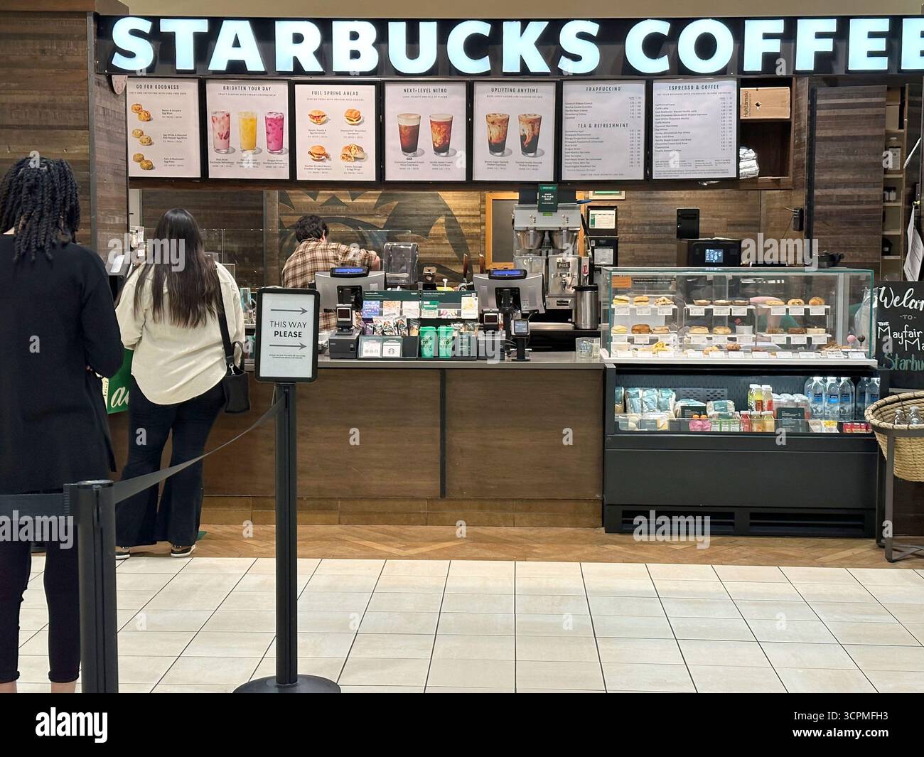 Starbucks closings 003 jpg hi-res stock photography and images - Alamy