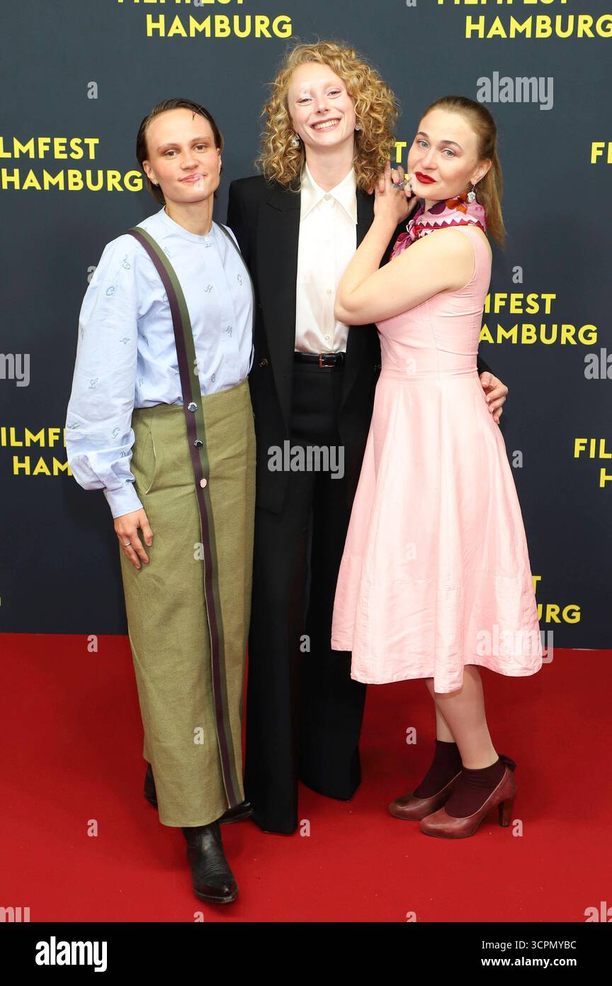 Luna Jordan Dana Herfurth Und Anette Unger Bei Der Premiere Des