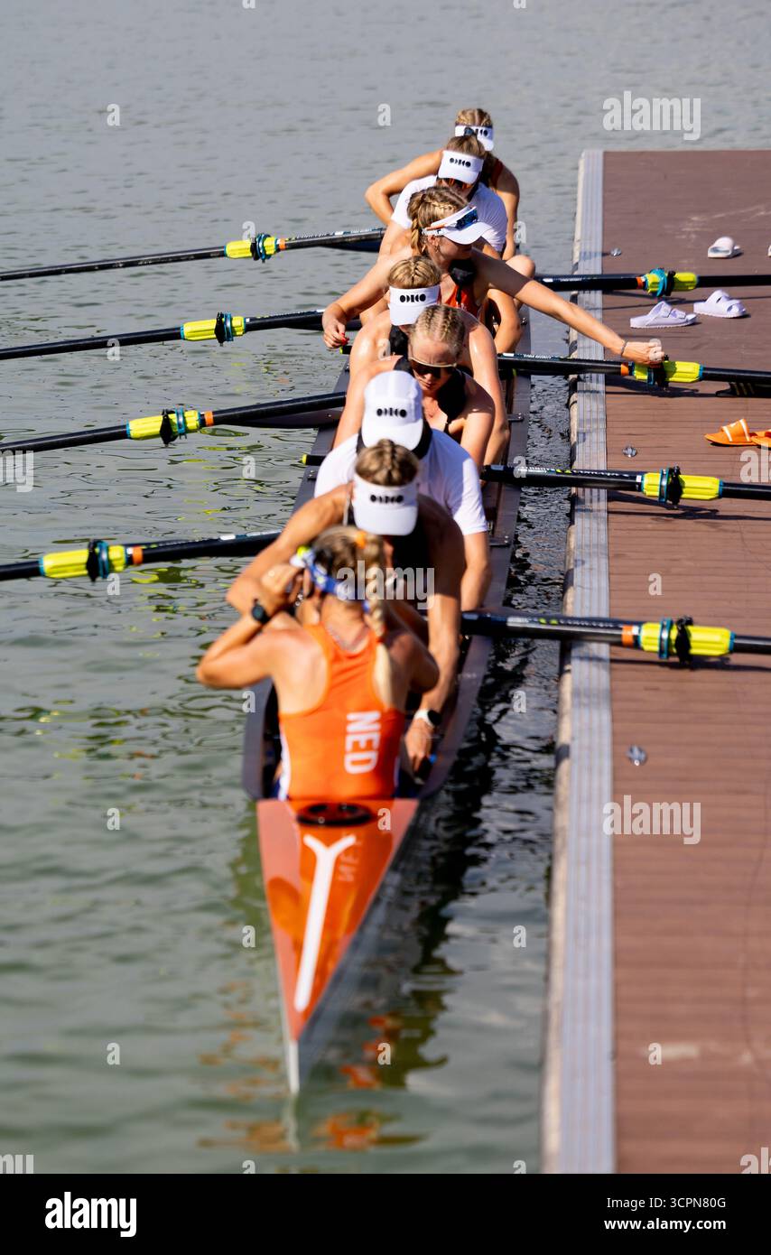 SHANGHAI - The Dutch women's eight final at the World Rowing ...