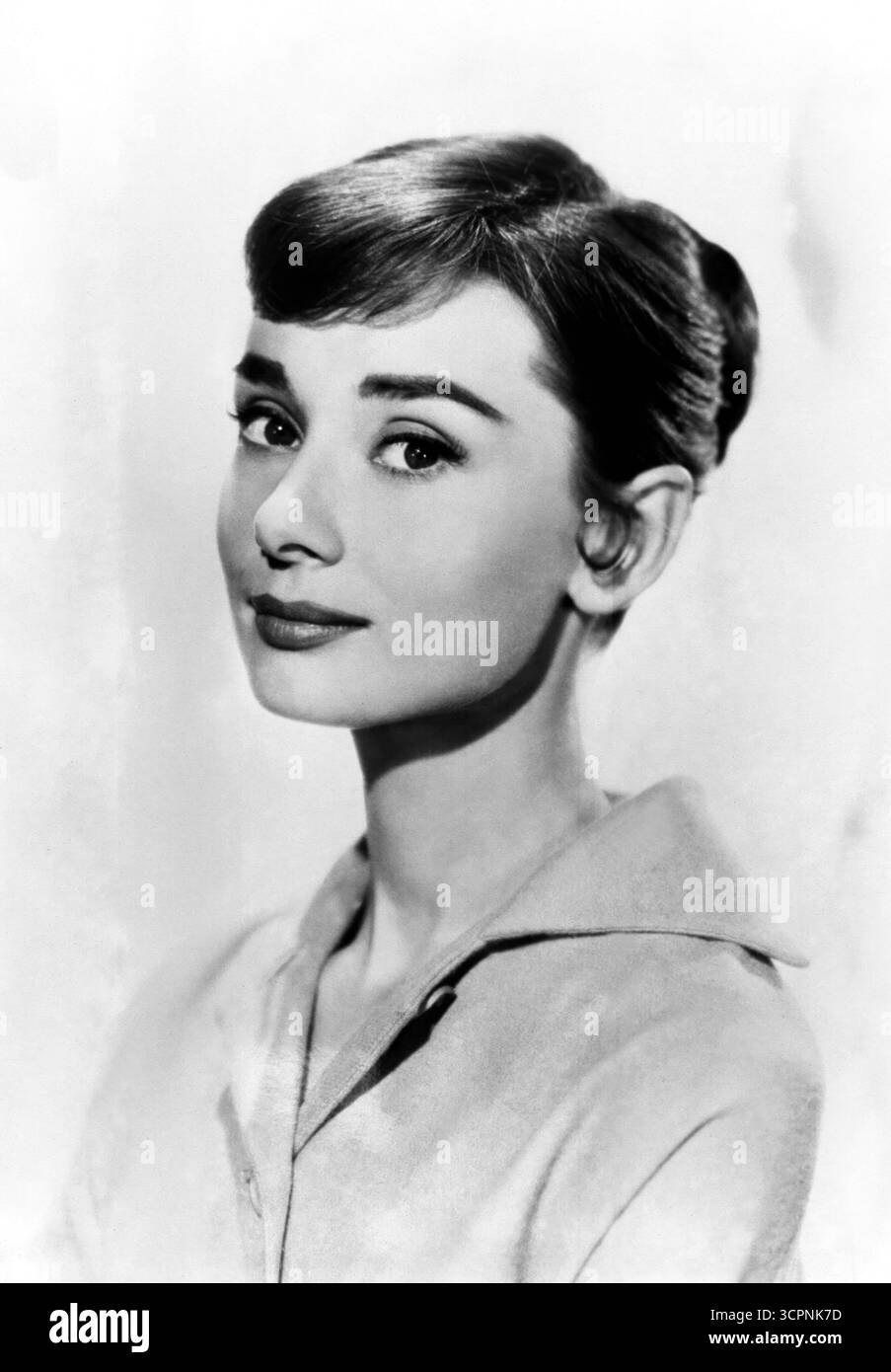 Audrey hepburn actress 1960 hi-res stock photography and images - Alamy