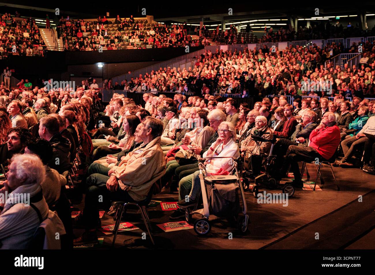 ROTTERDAM - Party members at the GroenLinks-PvdA congress, in the run ...