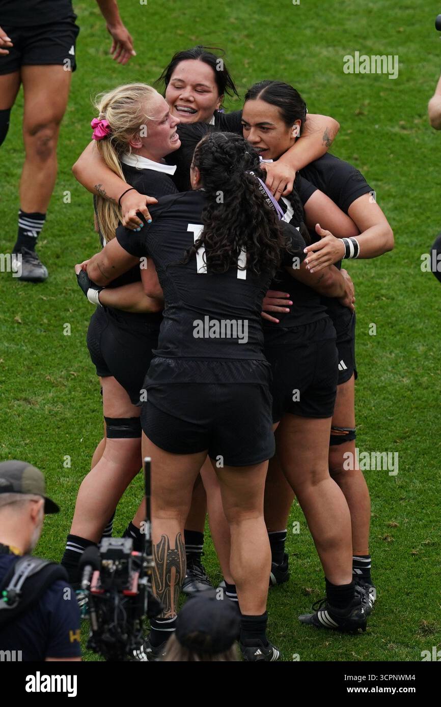 New Zealand's Sylvia Brunt (centre, obscured) scoring their side’s ...