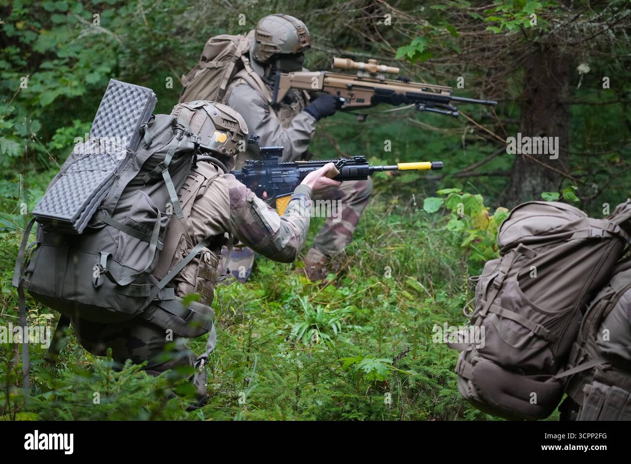 French service members shoot during a multinational military Exercise ...