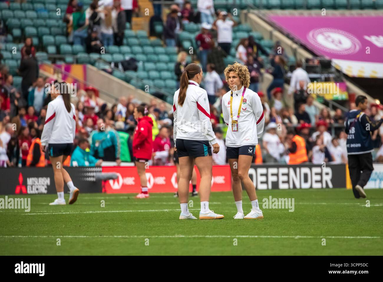 London, UK, 27th September 2025 England player Ellie Kildunne (right ...
