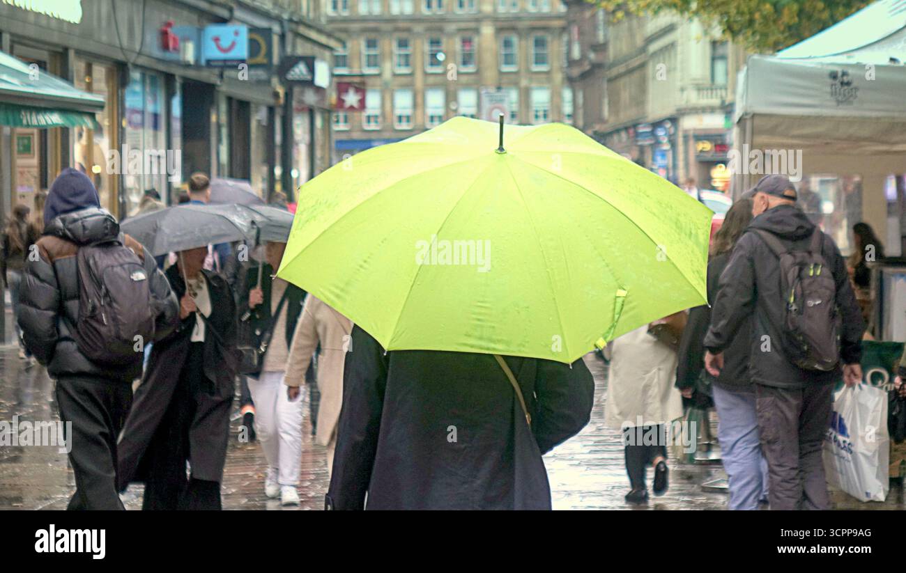 Glasgow, Scotland, UK. 27th September, 2025. UK Weather: Autumn weather ...