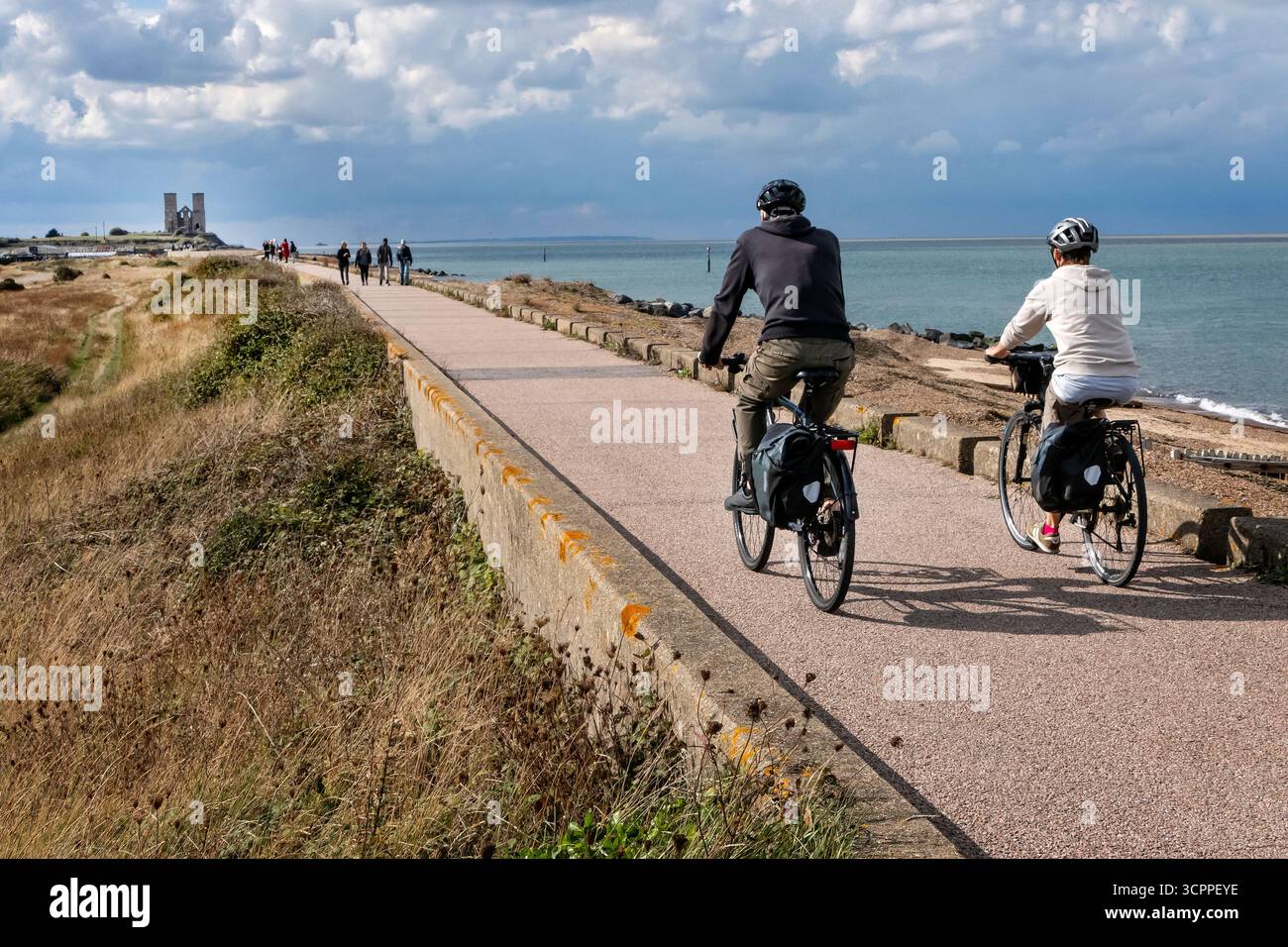 North kent coastal cycle path hi-res stock photography and images - Alamy