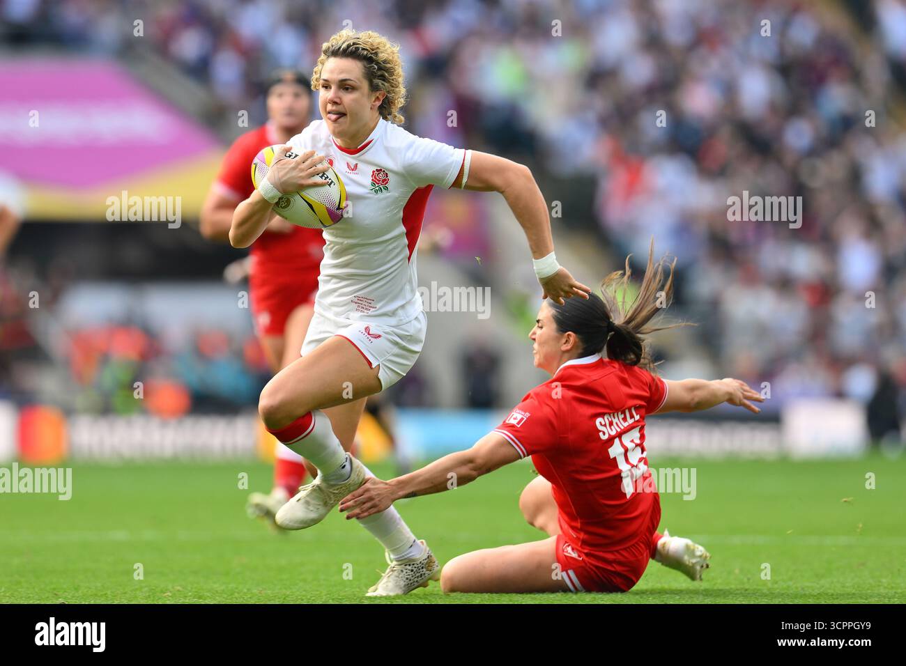 England's Ellie Kildunne runs to score a try during the Women's Rugby ...