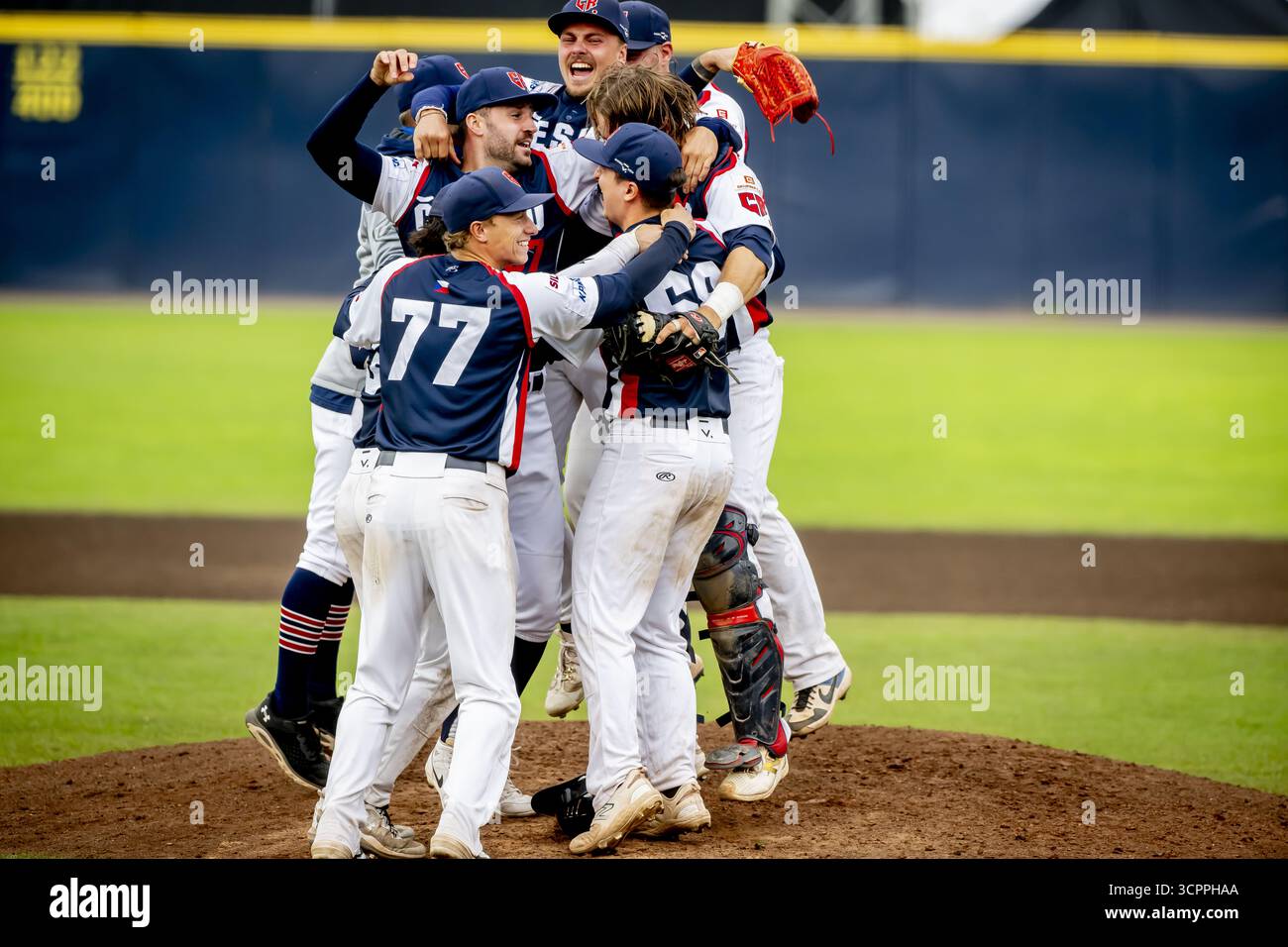 ROTTERDAM - Czech Republic baseball players celebrate against Spain ...