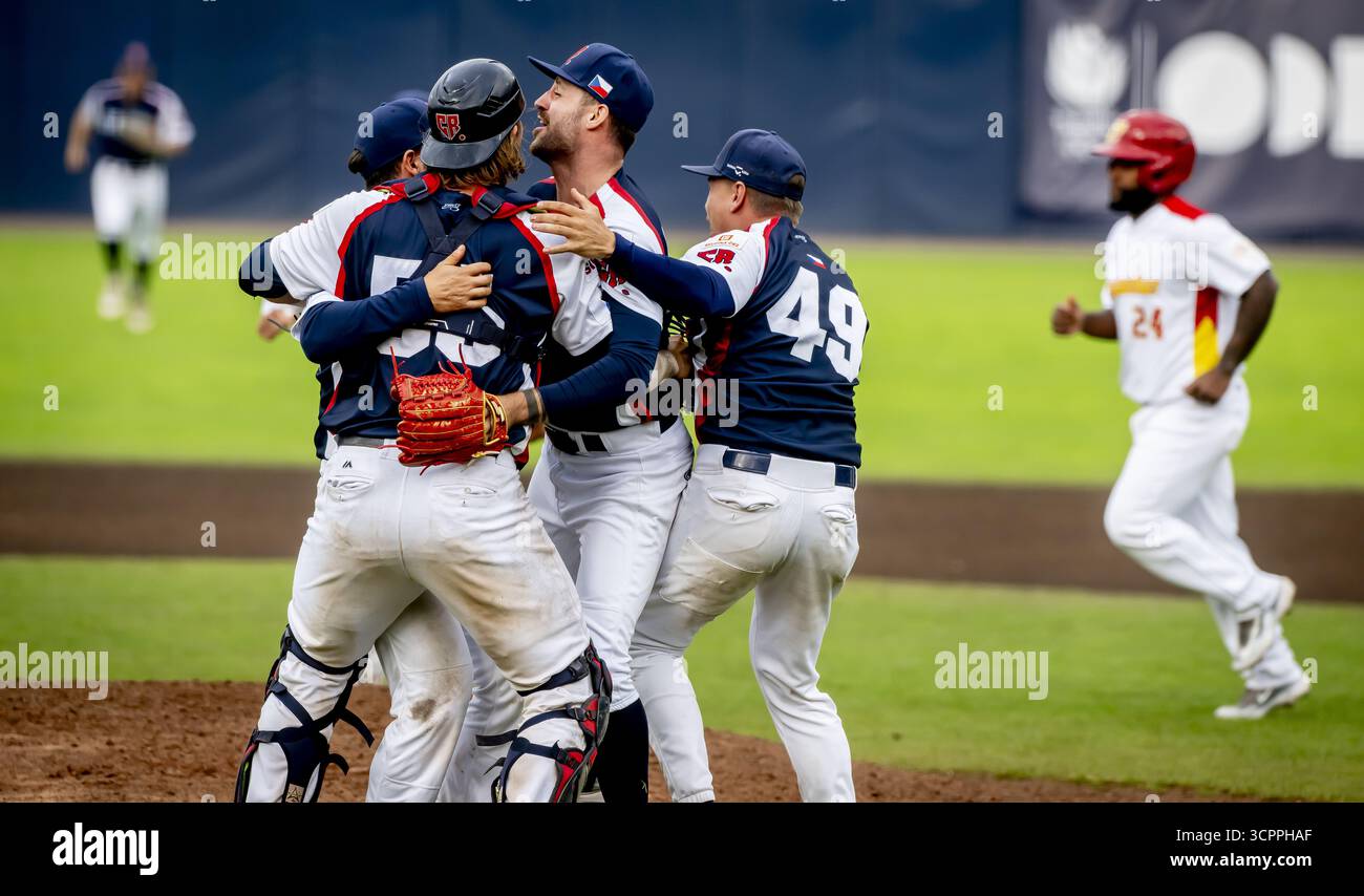 ROTTERDAM - Czech Republic baseball players celebrate against Spain ...
