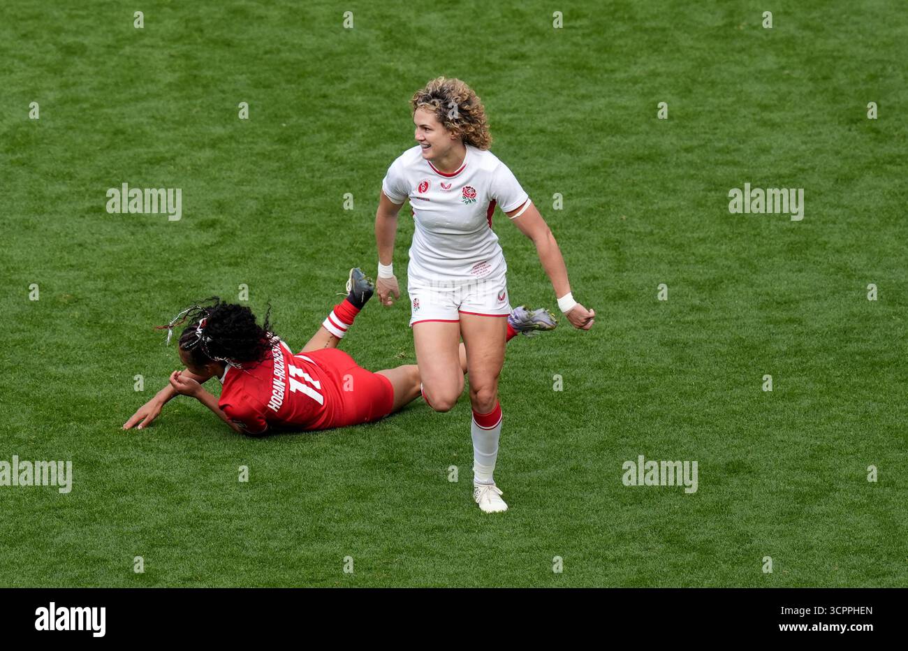 England's Ellie Kildunne (right) celebrates after scoring her sides ...