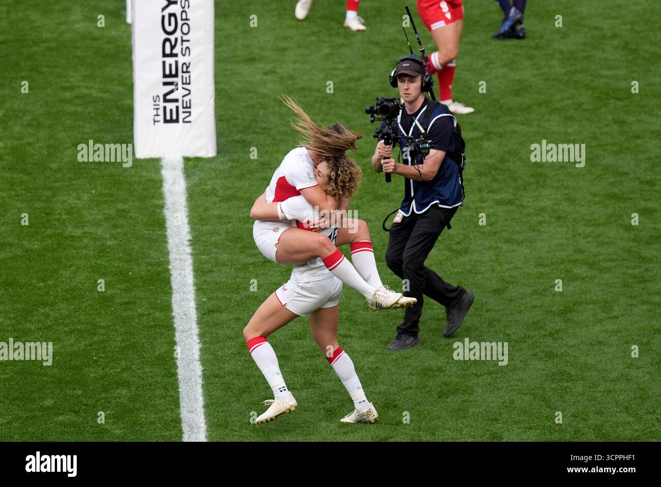 England's Ellie Kildunne (right) celebrates after scoring her sides ...