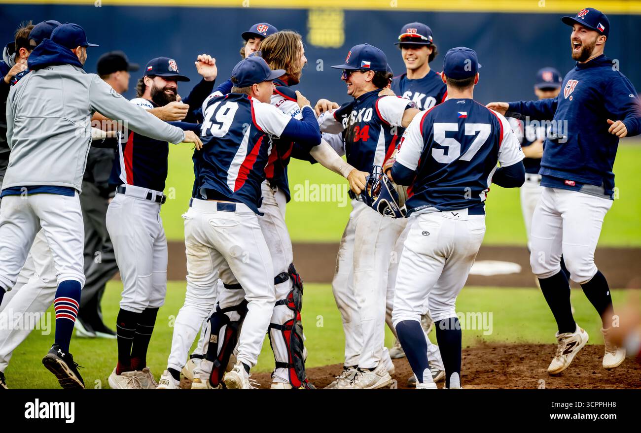 ROTTERDAM - Czech Republic baseball players celebrate against Spain ...