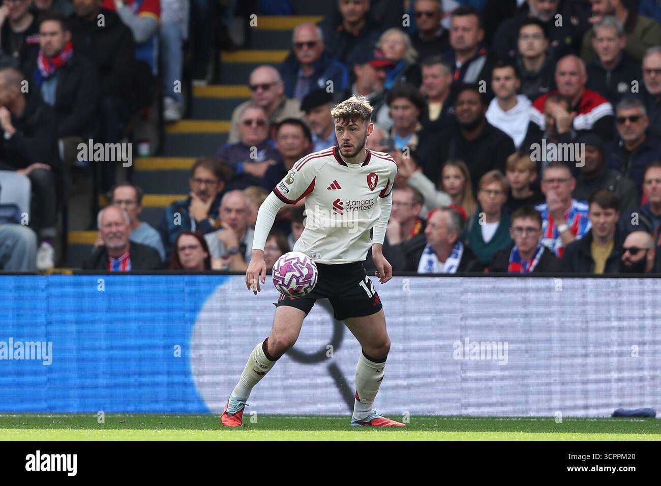 Selhurst Park, Selhurst, London, UK. 27th Sep, 2025. Premier League ...